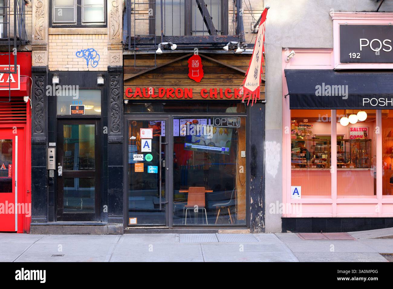 Cauldron Chicken 道口, 190 Bleecker St. New York, NYC storefront photo of ...