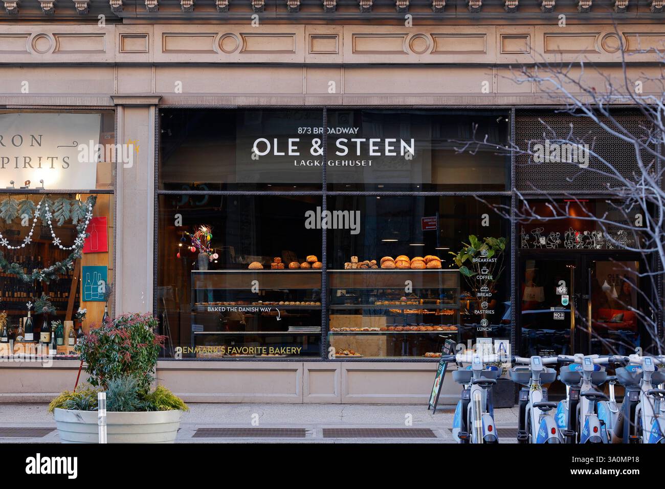 Ole & Steen, 873 Broadway, New York, NYC storefront photo of a Danish ...