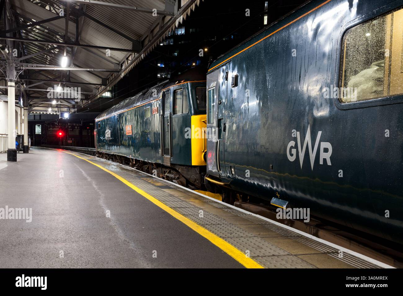 The First Great Western 23.45 Night Riviera sleeper train to Penzance ...
