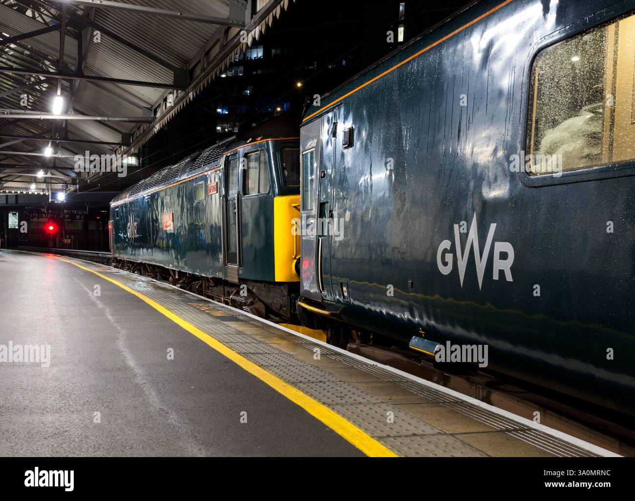 The First Great Western 23.45 Night Riviera sleeper train to Penzance ...