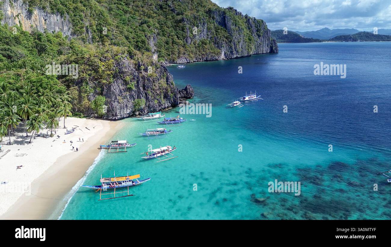 Aerial view of 7 Commandos Beach in El Nido, Palawan with turquoise ...