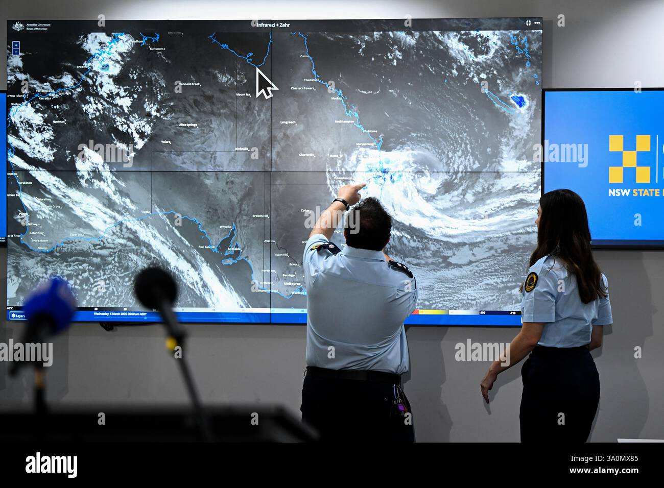 Members of the SES inspect Tropical Cyclone Alfred on the Bureau of ...