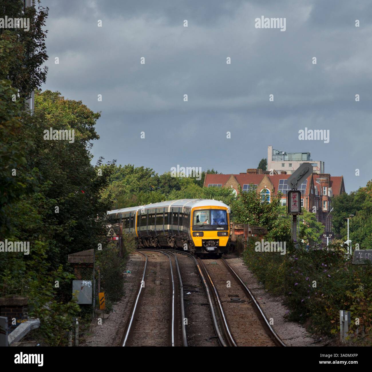 South Eastern Railway class 465 electric commuter train passing the ...