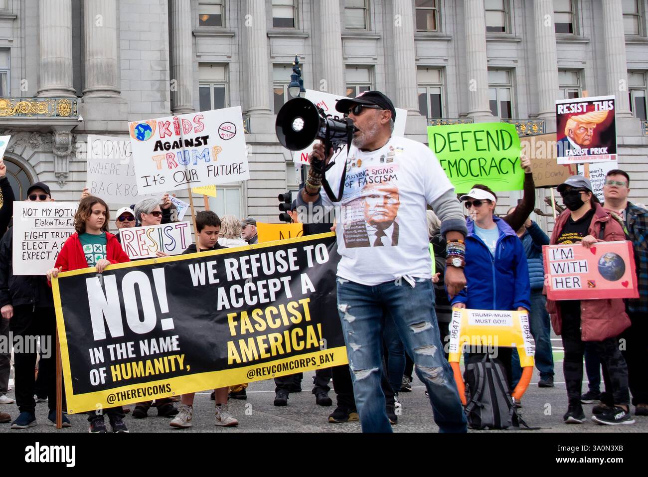 San Francisco, USA. 4th Mar 2025. A man with a megaphone leads a pro ...