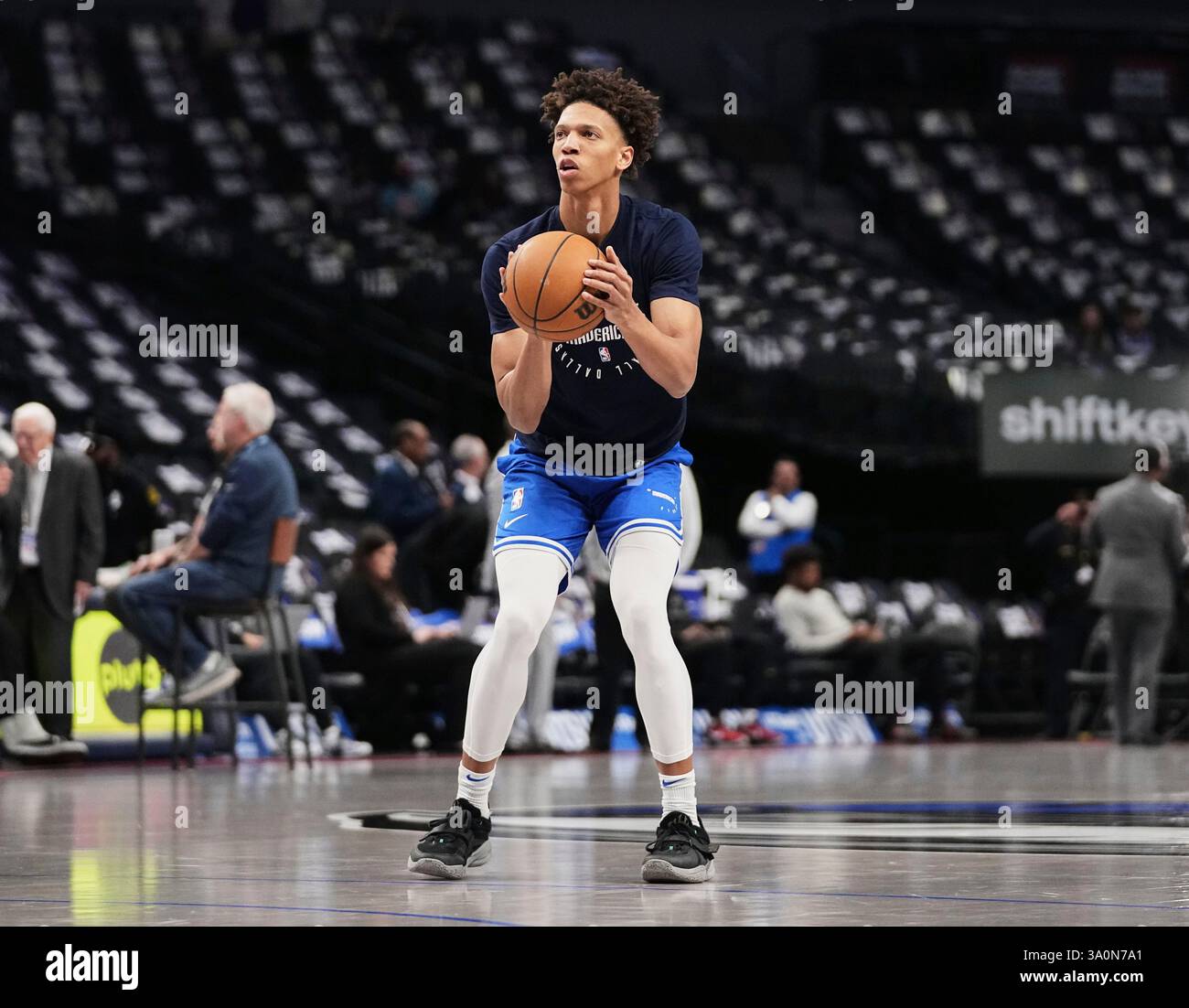 Dallas Mavericks forward Kessler Edwards warms up before an NBA ...