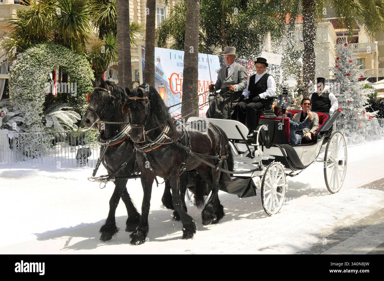 JIM CARREY, JENNY McCARTHY.'A Christmas Carol' photocall.62nd ...