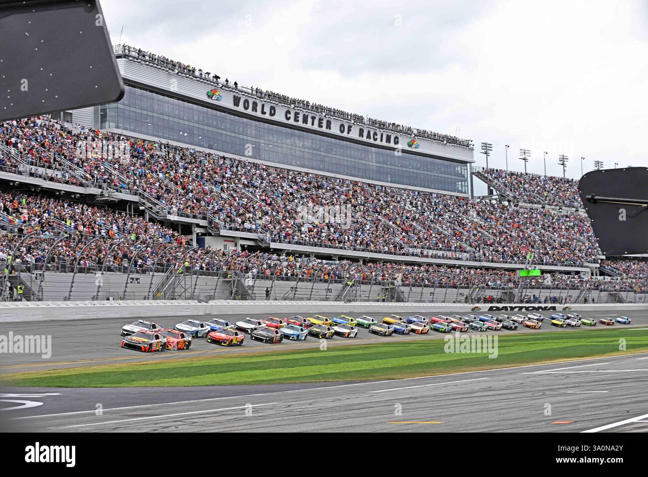 Chase Briscoe leads the field at the start ofthe NASCAR Daytona 500 ...