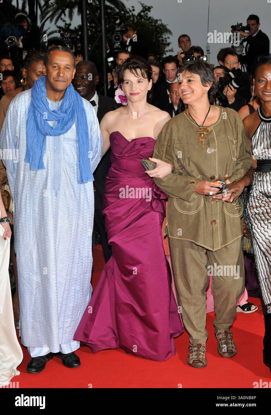 Strapless khaki dress hi-res stock photography and images - Alamy