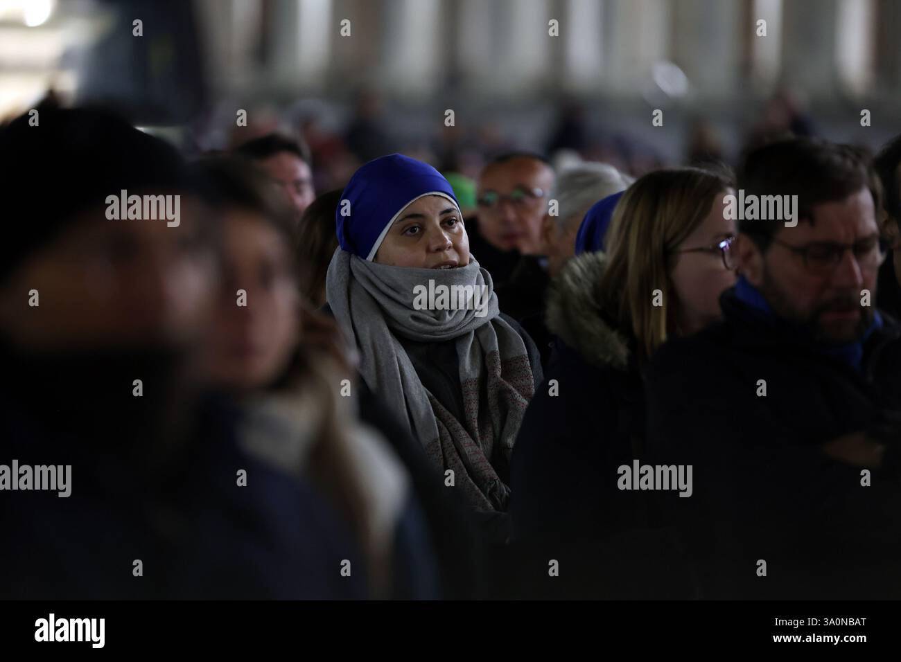 Altar bas peters basilica hi-res stock photography and images - Alamy