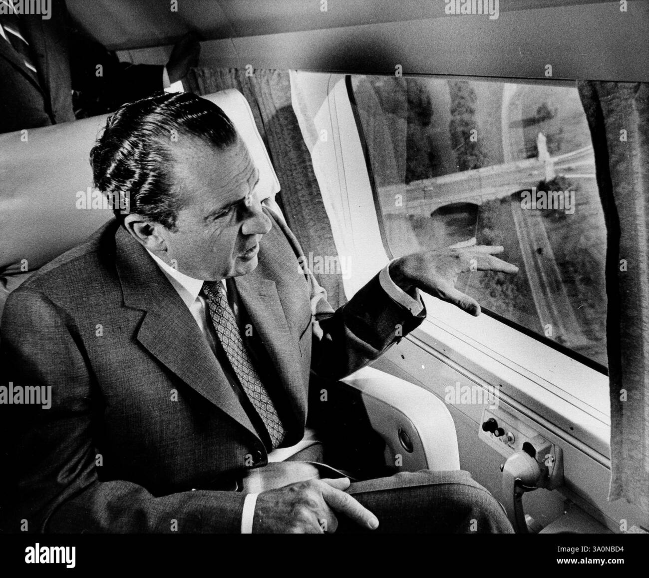 President Nixon makes a first-hand survey of transportation arteries ...