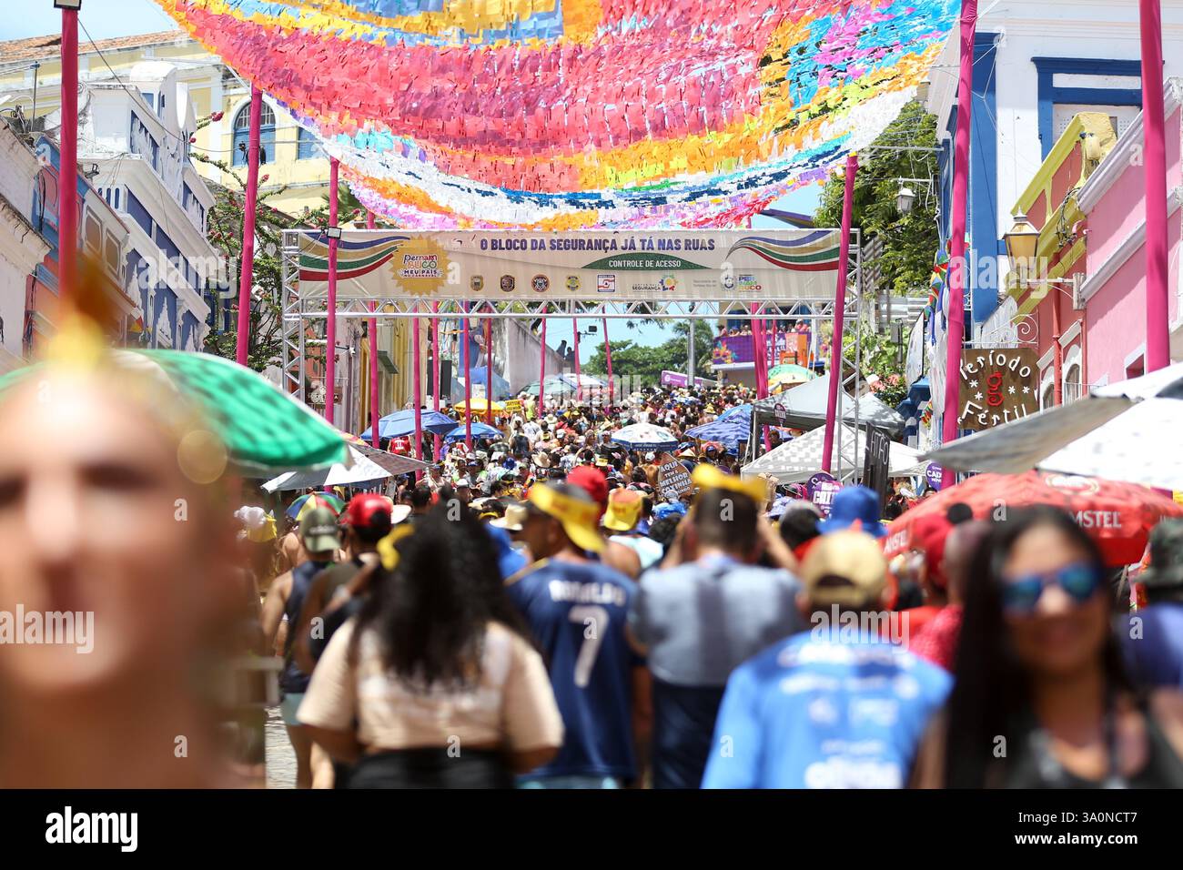PE - OLINDA - 03/04/2025 - OLINDA CARNIVAL 2025 - Movement of revelers ...