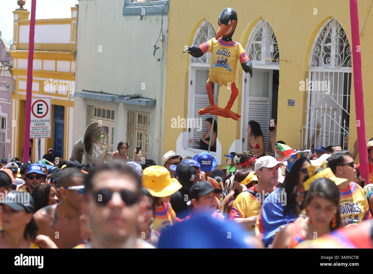 PE - OLINDA - 03/04/2025 - OLINDA CARNIVAL 2025 - Movement of revelers ...