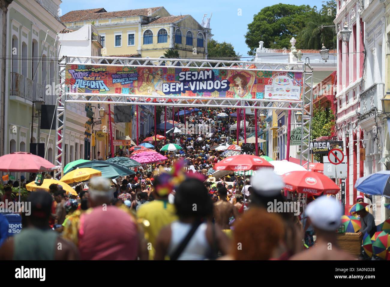 PE - OLINDA - 03/04/2025 - OLINDA CARNIVAL 2025 - Movement of revelers ...