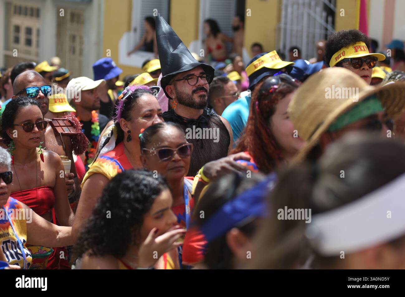 PE - OLINDA - 03/04/2025 - OLINDA CARNIVAL 2025 - Movement of revelers ...