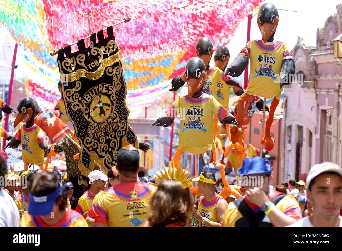 PE - OLINDA - 03/04/2025 - OLINDA CARNIVAL 2025 - Movement of revelers ...