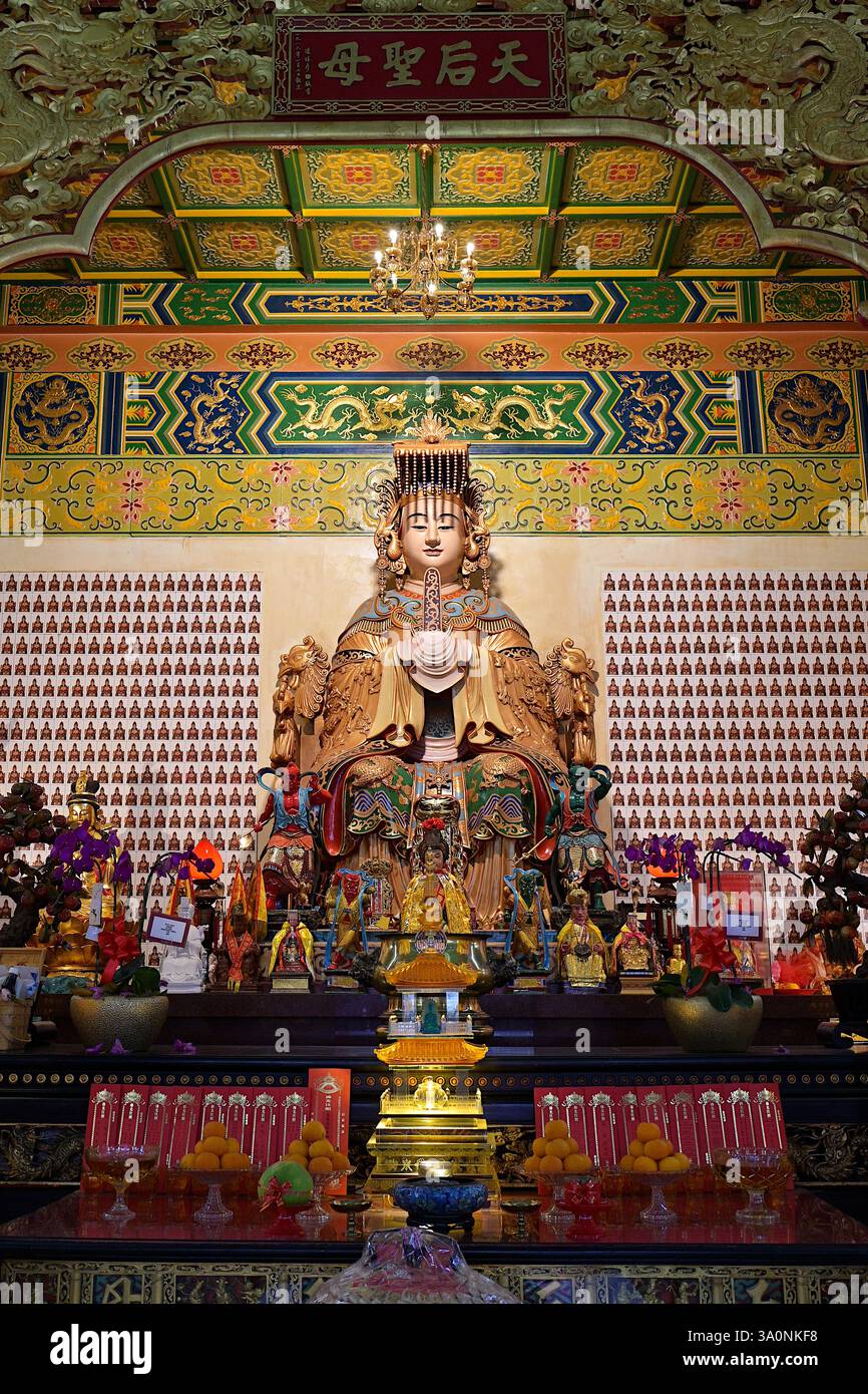 Chinese altar hi-res stock photography and images - Alamy