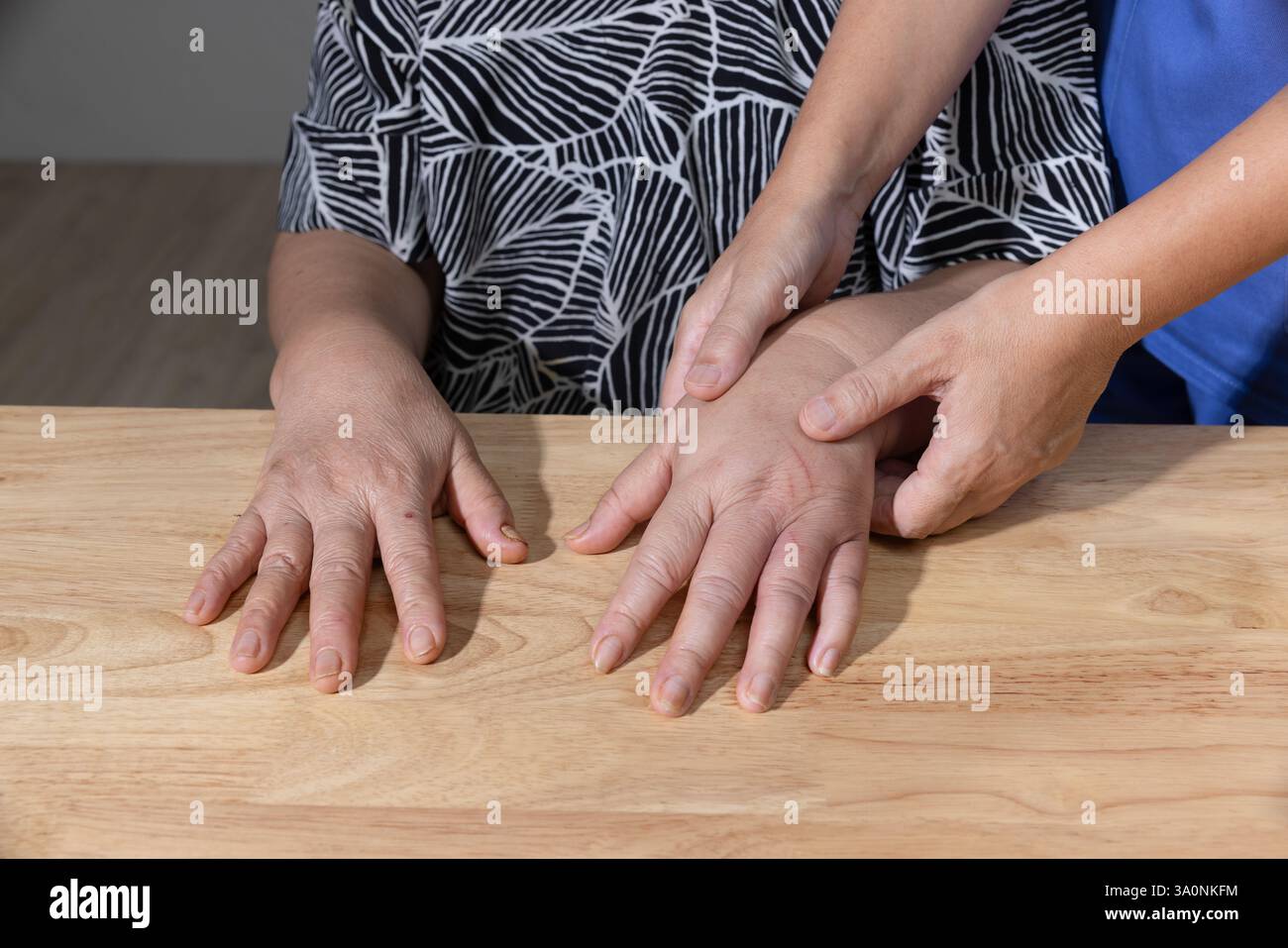 Cancer chemotherapy cause swelling hand , skin to become dry, dark or ...