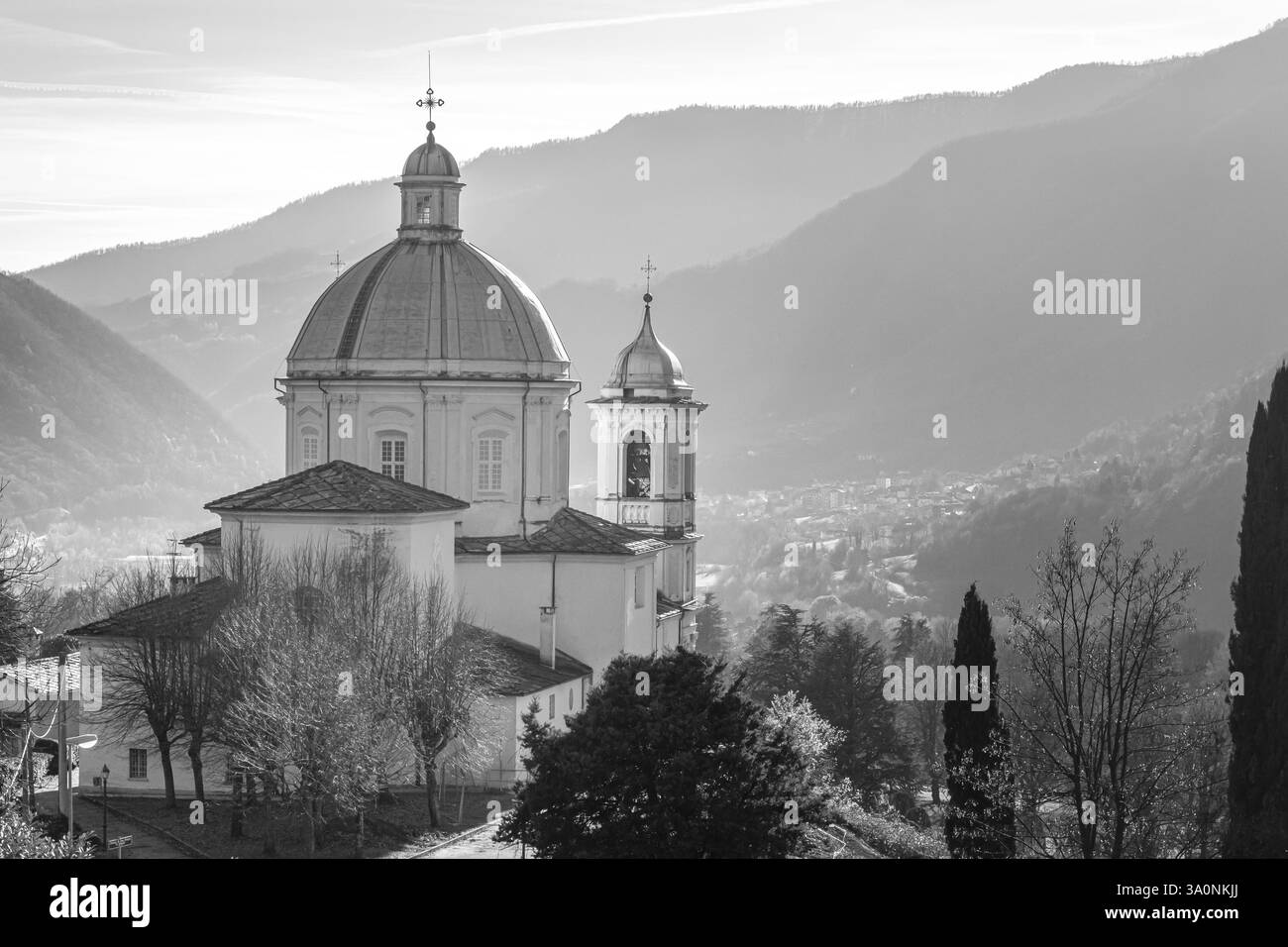 Mountain valley winter Black and White Stock Photos & Images - Alamy