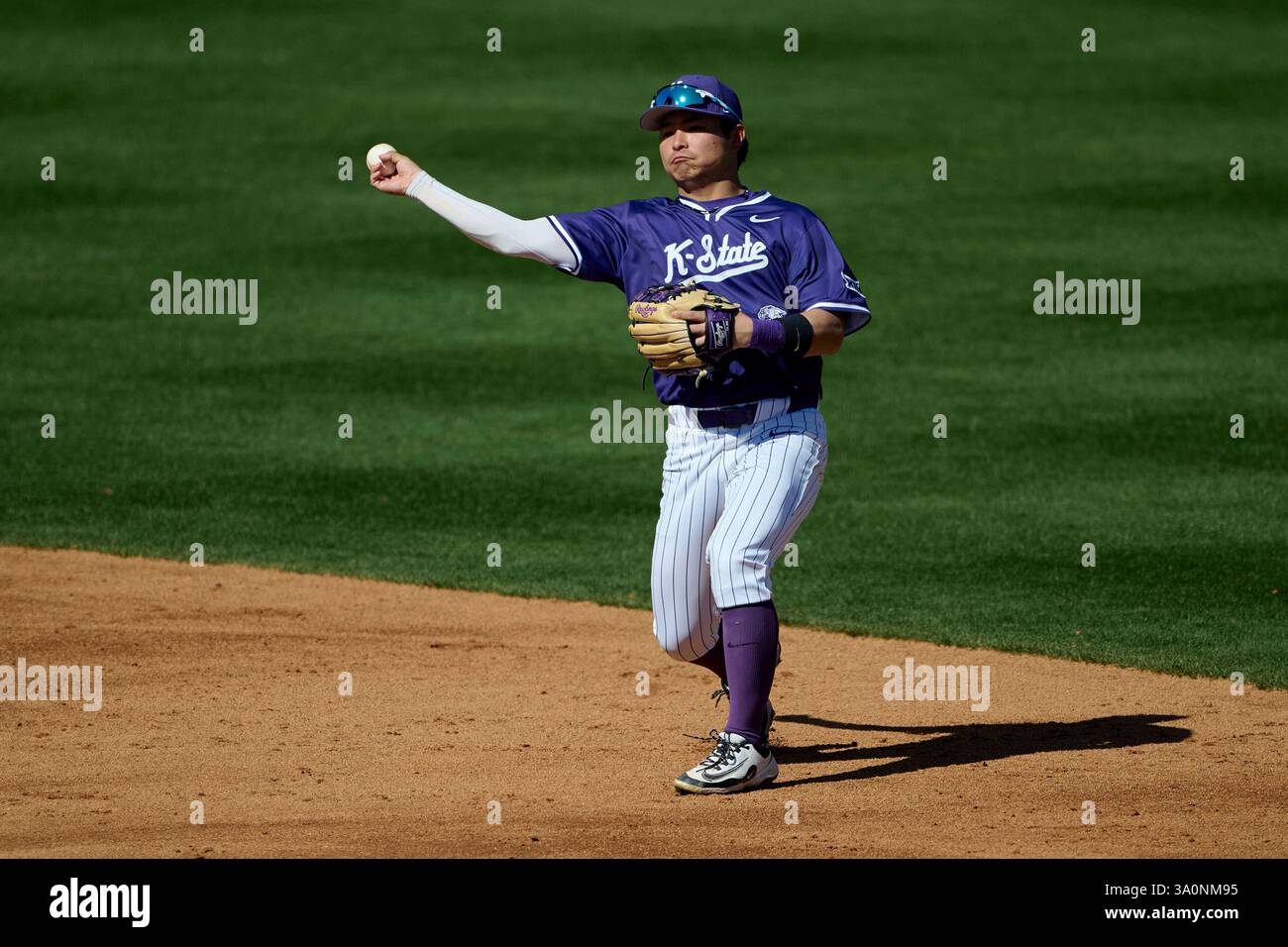 Kansas State Wildcats second baseman Shintaro Inoue (5) throws to first ...