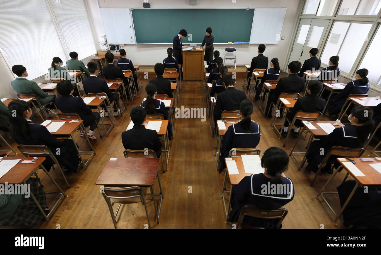Junior high school students wait for high school entrance examination ...