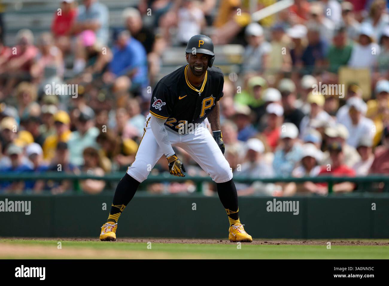Pittsburgh Pirates Andrew McCutchen (22) leads off first base during an ...