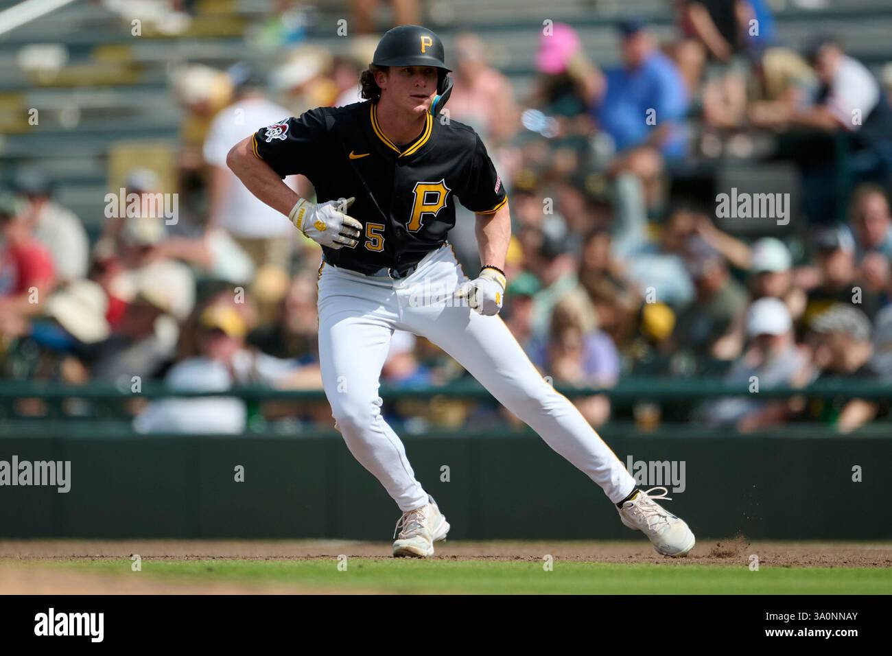 Pittsburgh Pirates Billy Cook (25) leads off first base during an MLB ...
