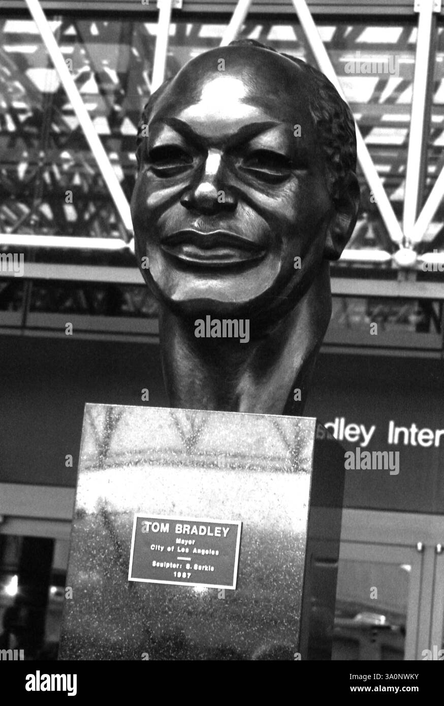 Los Angeles, CA, USA, 1987. Bust of Mayor Tom Bradley at Bradley ...