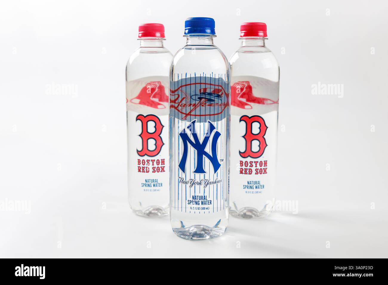Unique water bottles featuring designs of famous baseball teams for ...