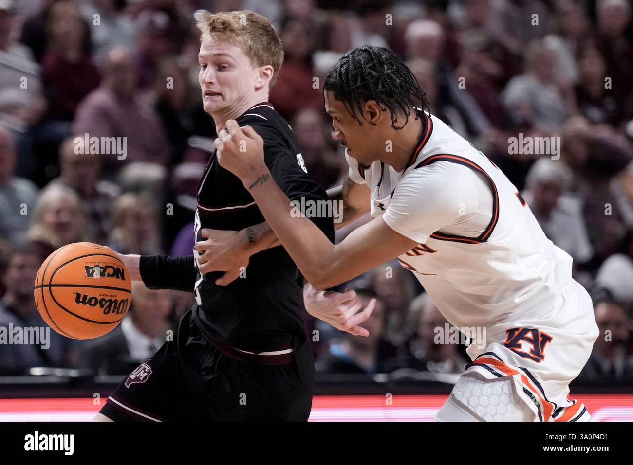 Texas A&M guard Hayden Hefner, left, tries to drive past Auburn forward ...