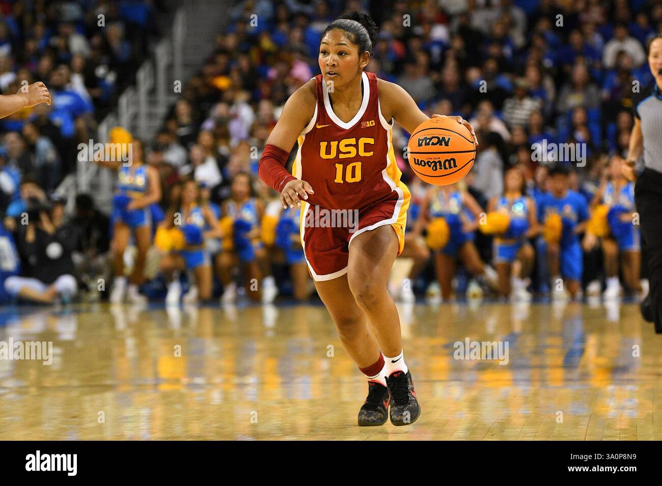 LOS ANGELES, CA - MARCH 01: USC Trojans guard Malia Samuels (10) during ...