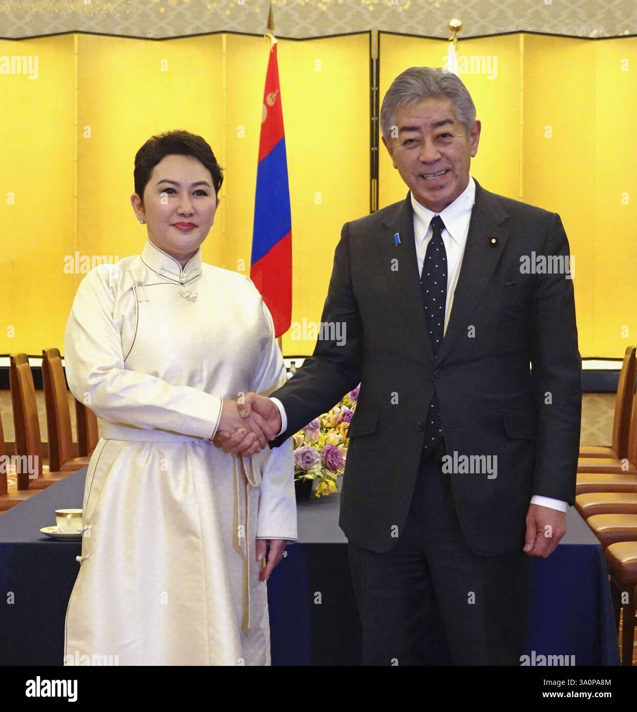 Japanese Foreign Minister Takeshi Iwaya (R) and his Mongolian ...