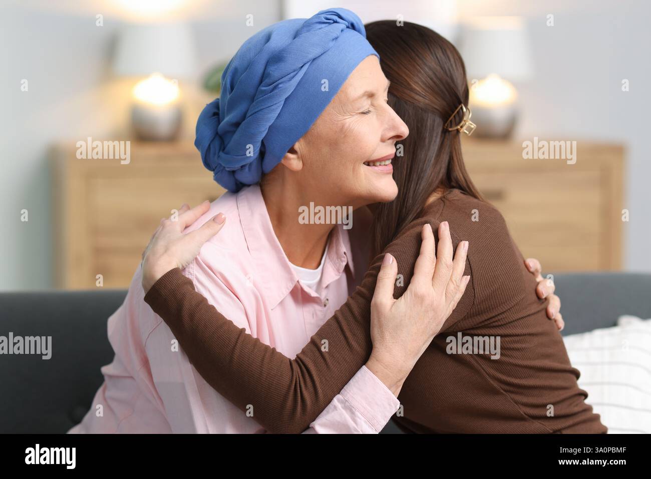 Woman with cancer and her daughter hugging at home Stock Photo - Alamy