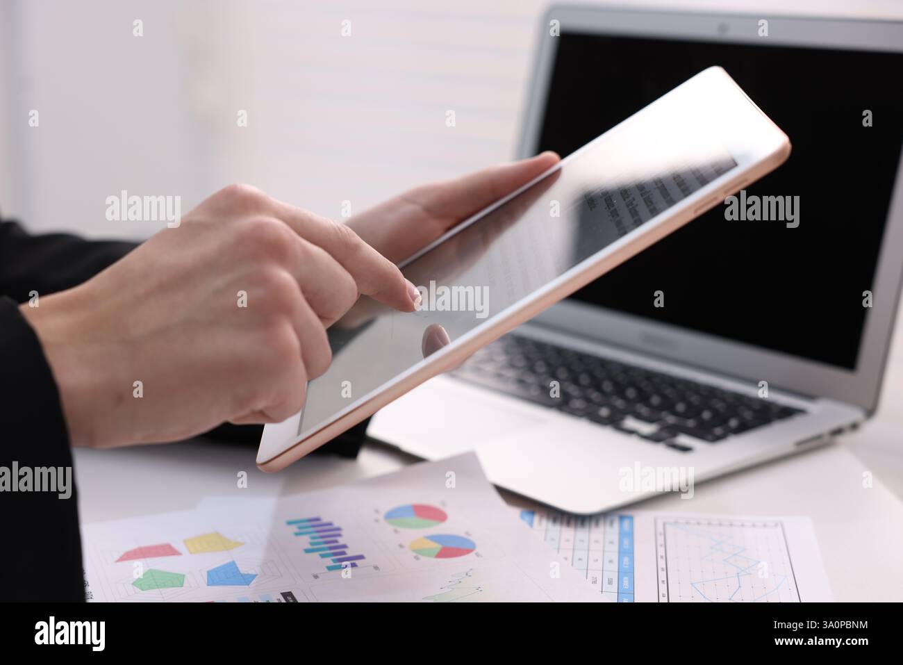 Electronic signature man using hi-res stock photography and images - Alamy