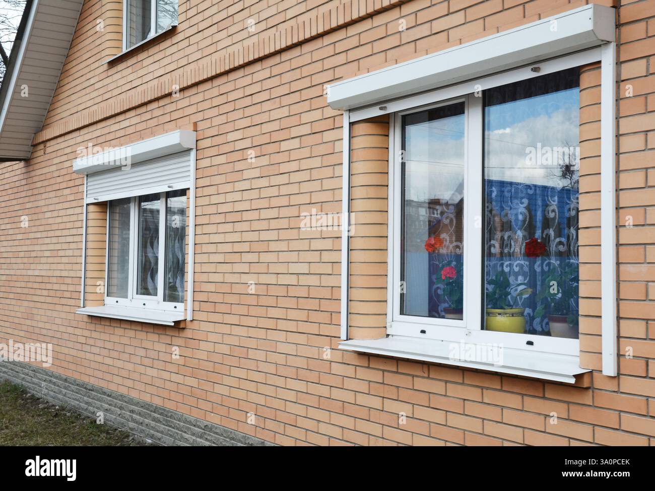 Brick house windows rolling hi-res stock photography and images - Alamy