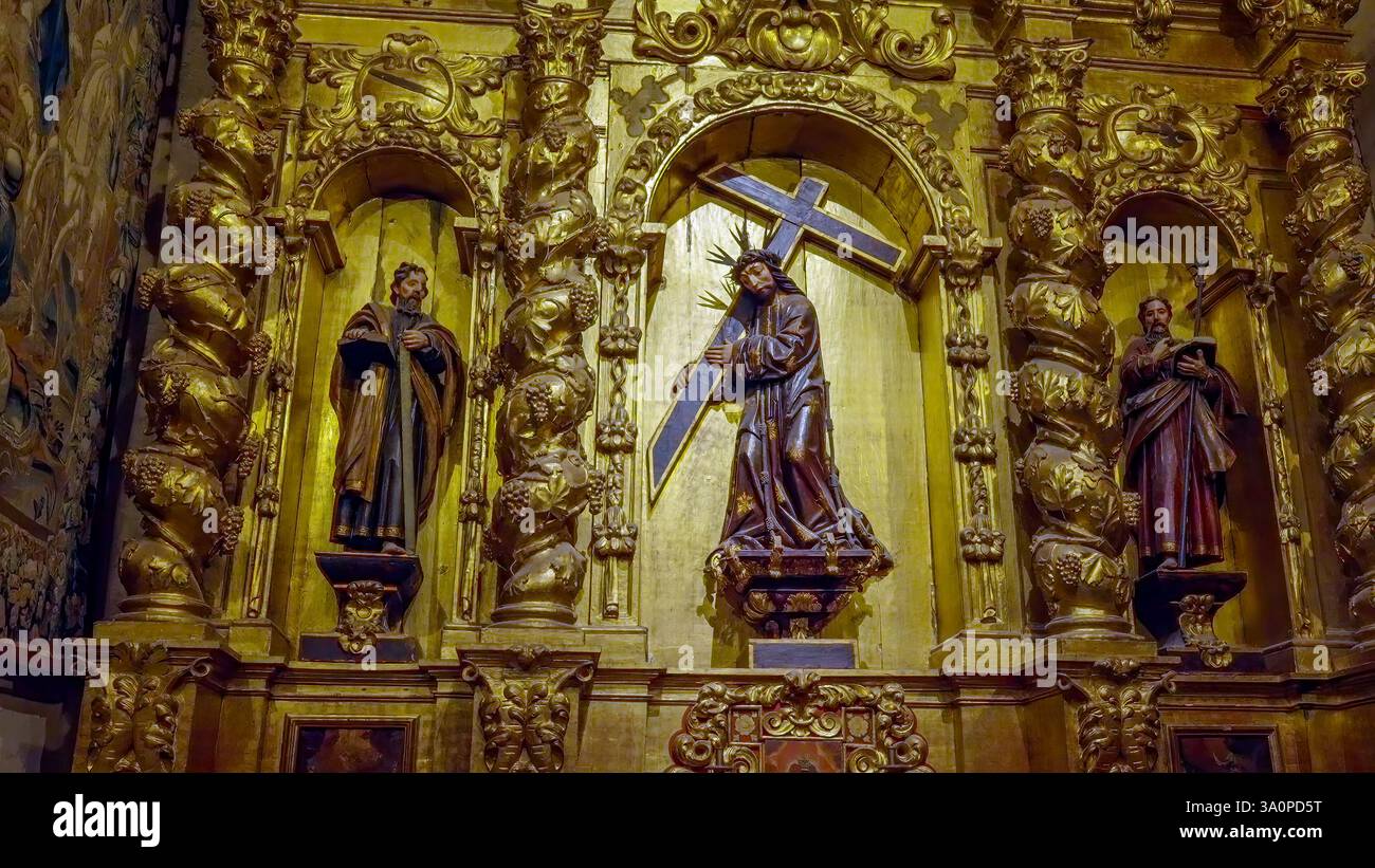 statue of christ inside the mosque of cordoba Stock Photo - Alamy