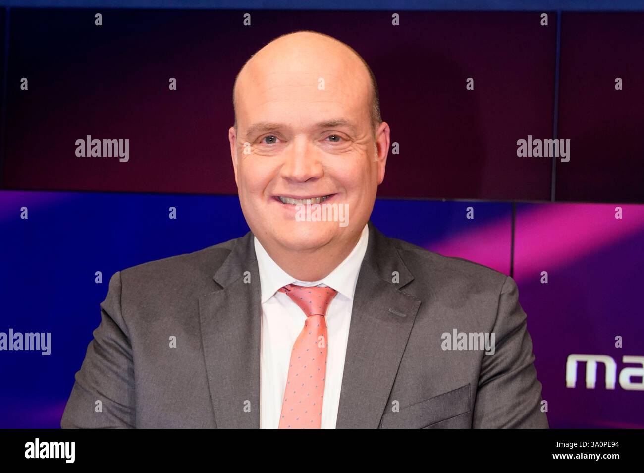 Robin Alexander in der ARD-Talkshow maischberger im Studio Berlin ...