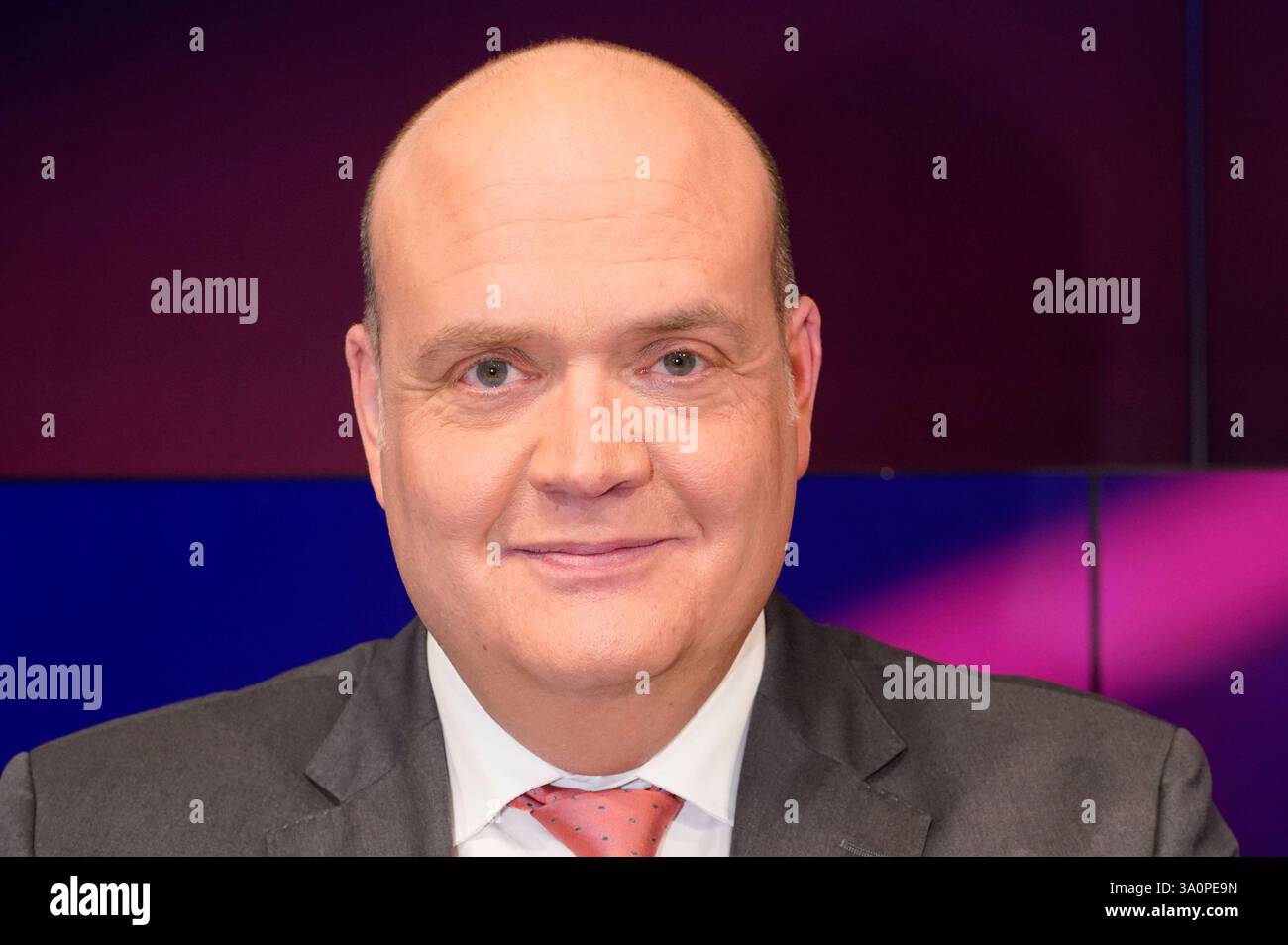 Robin Alexander in der ARD-Talkshow maischberger im Studio Berlin ...