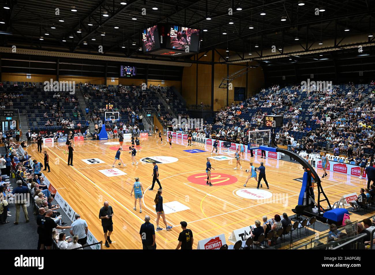 Bendigo, Australia. 05th Mar, 2025. A general view as players warm up ...