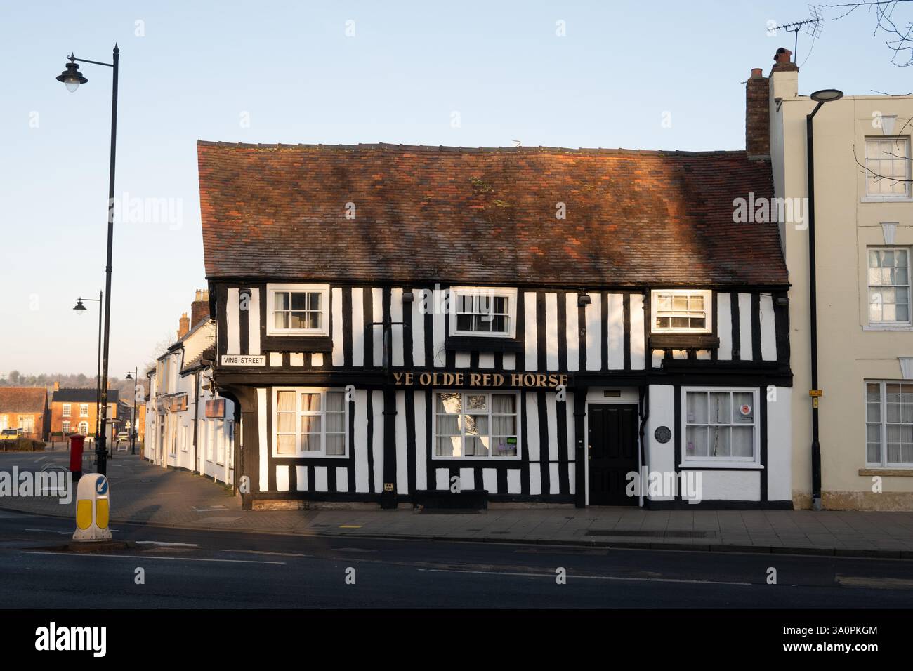 Ye Olde Red Horse pub, Evesham, Worcestershire, England, UK Stock Photo ...