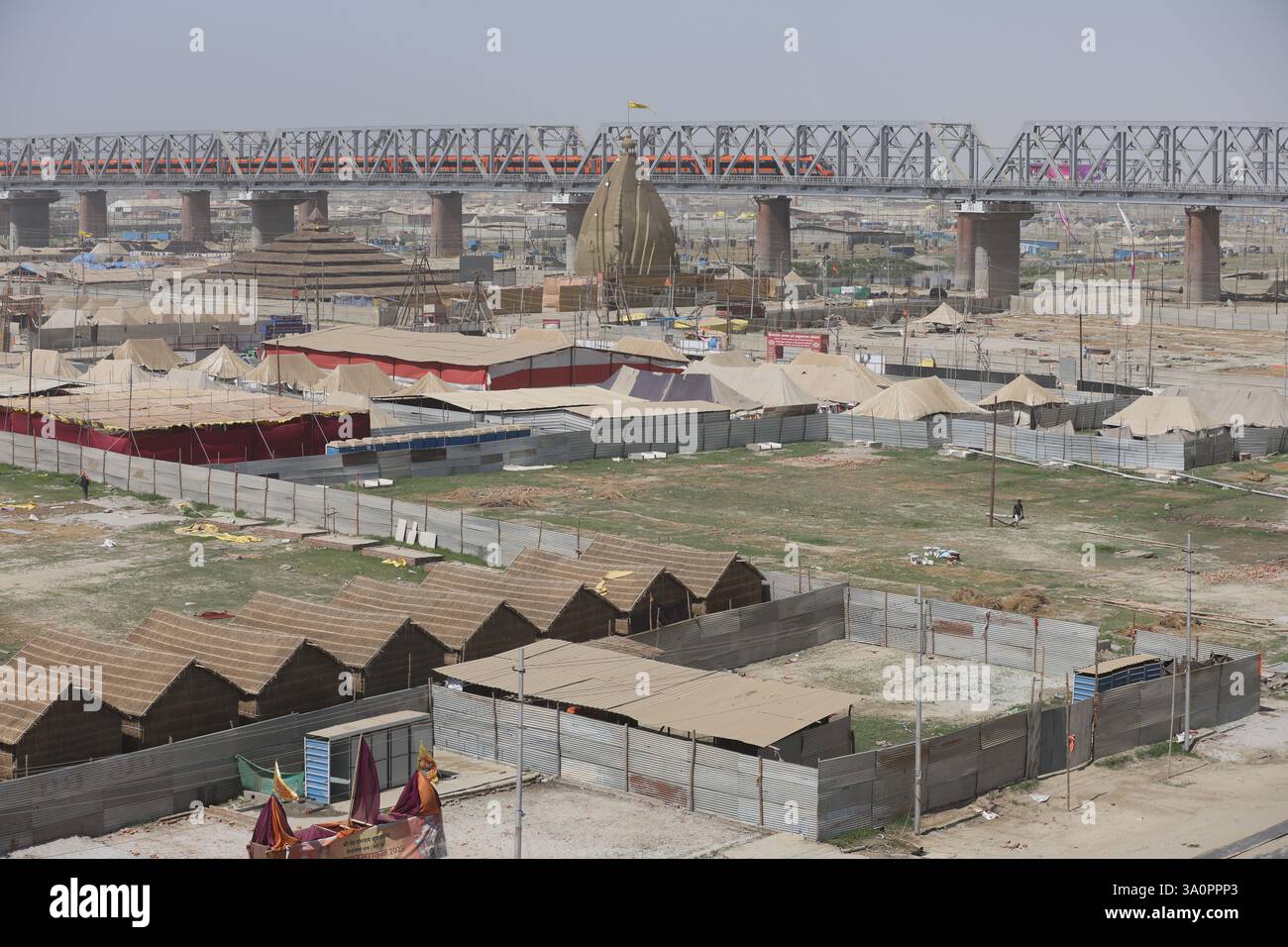 Prayagraj, India. 05 March 2025,A deserted view Maha Kumbh mela after ...