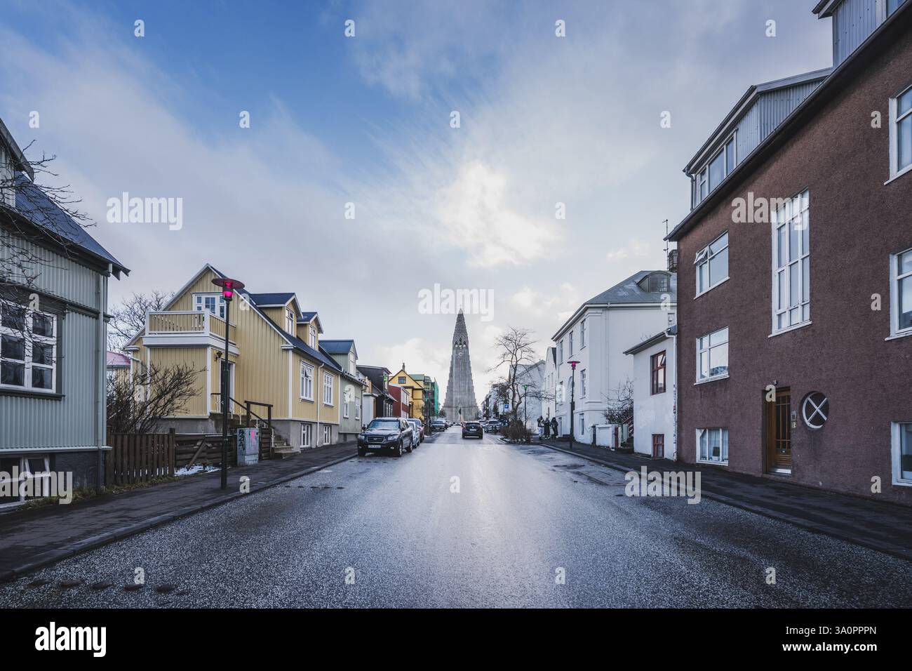 Stadt- und Straßenansichten von Islands Hauptstadt ReykjavÌk im Winter ...