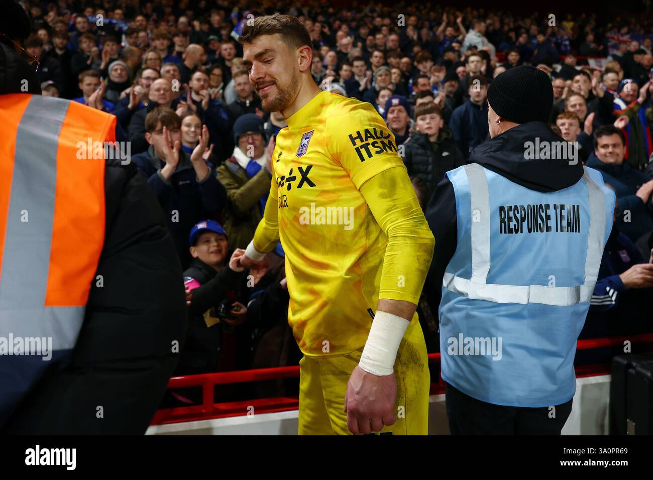 Alex Palmer of Ipswich Town gives his gloves to young fan - Nottingham ...