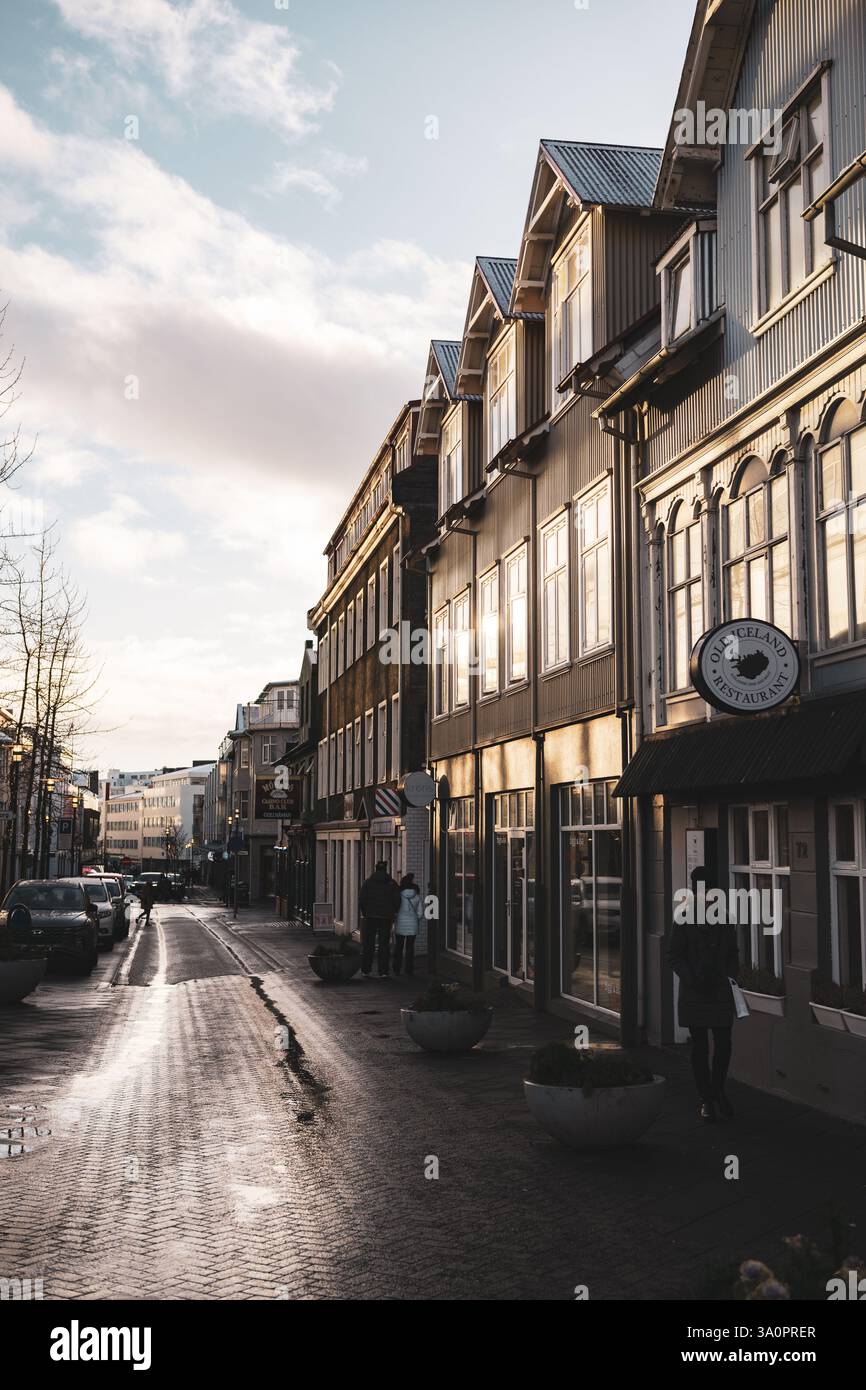 Stadt- und Straßenansichten von Islands Hauptstadt ReykjavÌk im Winter ...