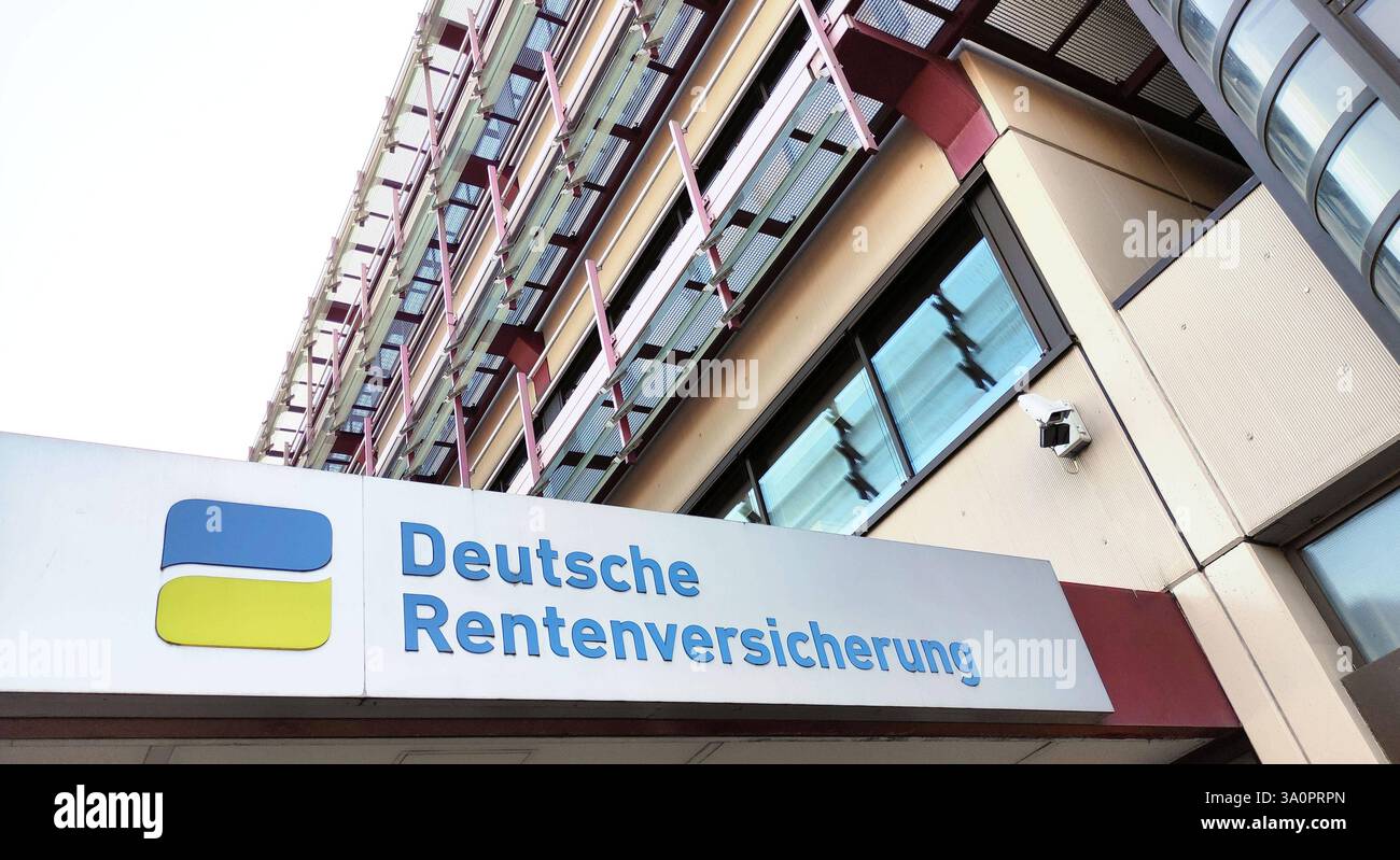 04.03.2025, Berlin - Deutschland. Blick auf Schilder der Deutschen ...