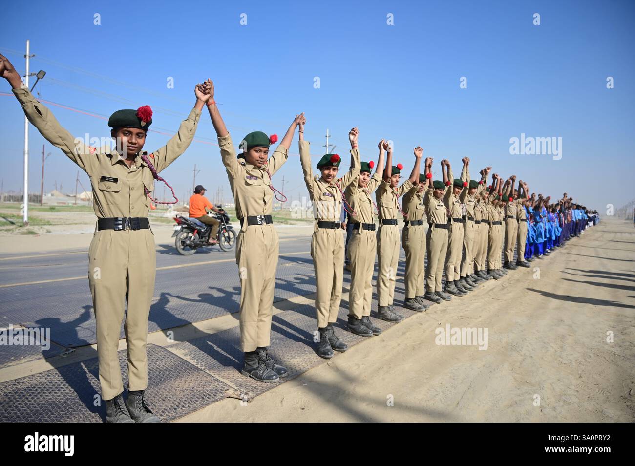 Prayagraj, Uttar Pradesh, India. 5th Mar, 2025. Prayagraj: NCC Cadets make human chain for ...