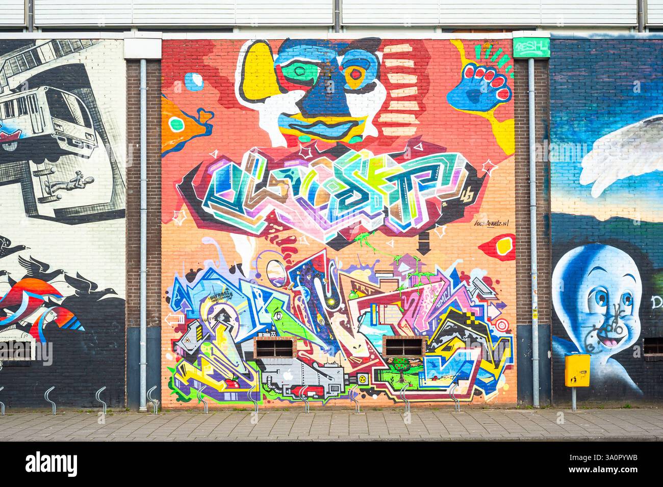Colourful Wall Art made by Kooger Art and scholars on sports hall "De ...