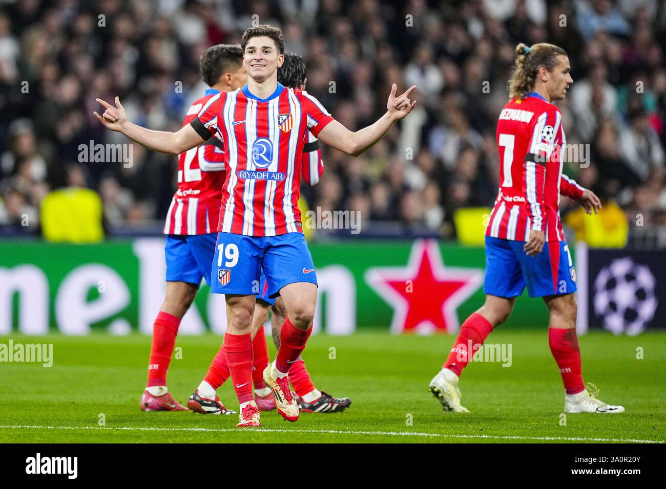 Julian Alvarez of Atletico de Madrid celebrates a goal 1-1 during the ...