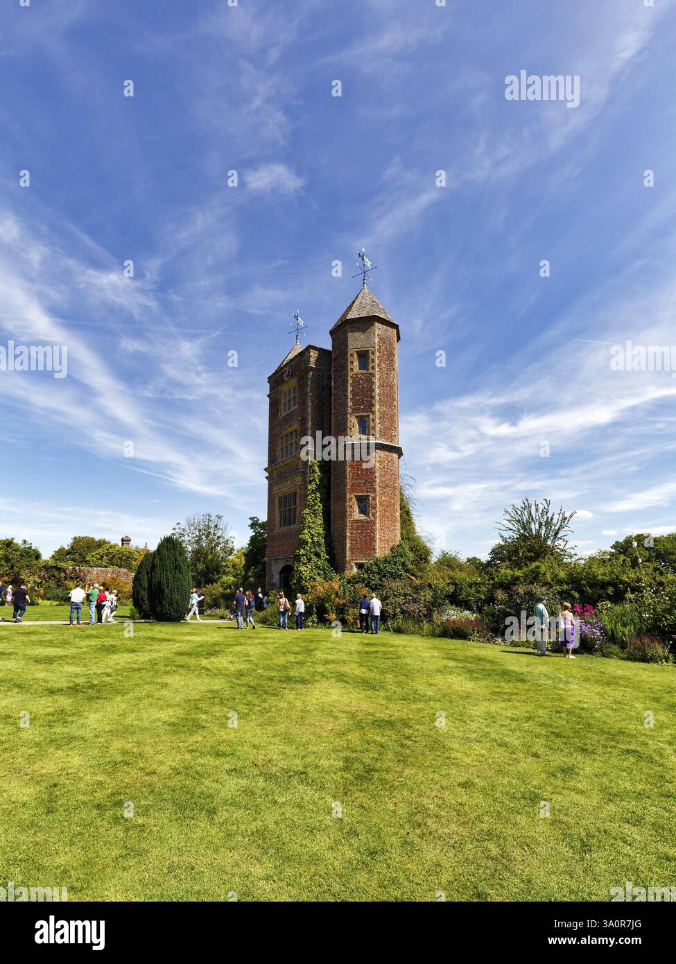 Striking double tower, Sissinghurst Castle and Garden, Cirrus ...