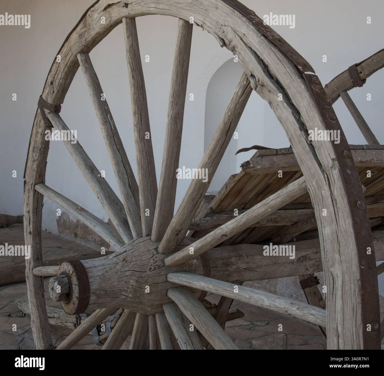 Old cart's wheel Stock Photo - Alamy