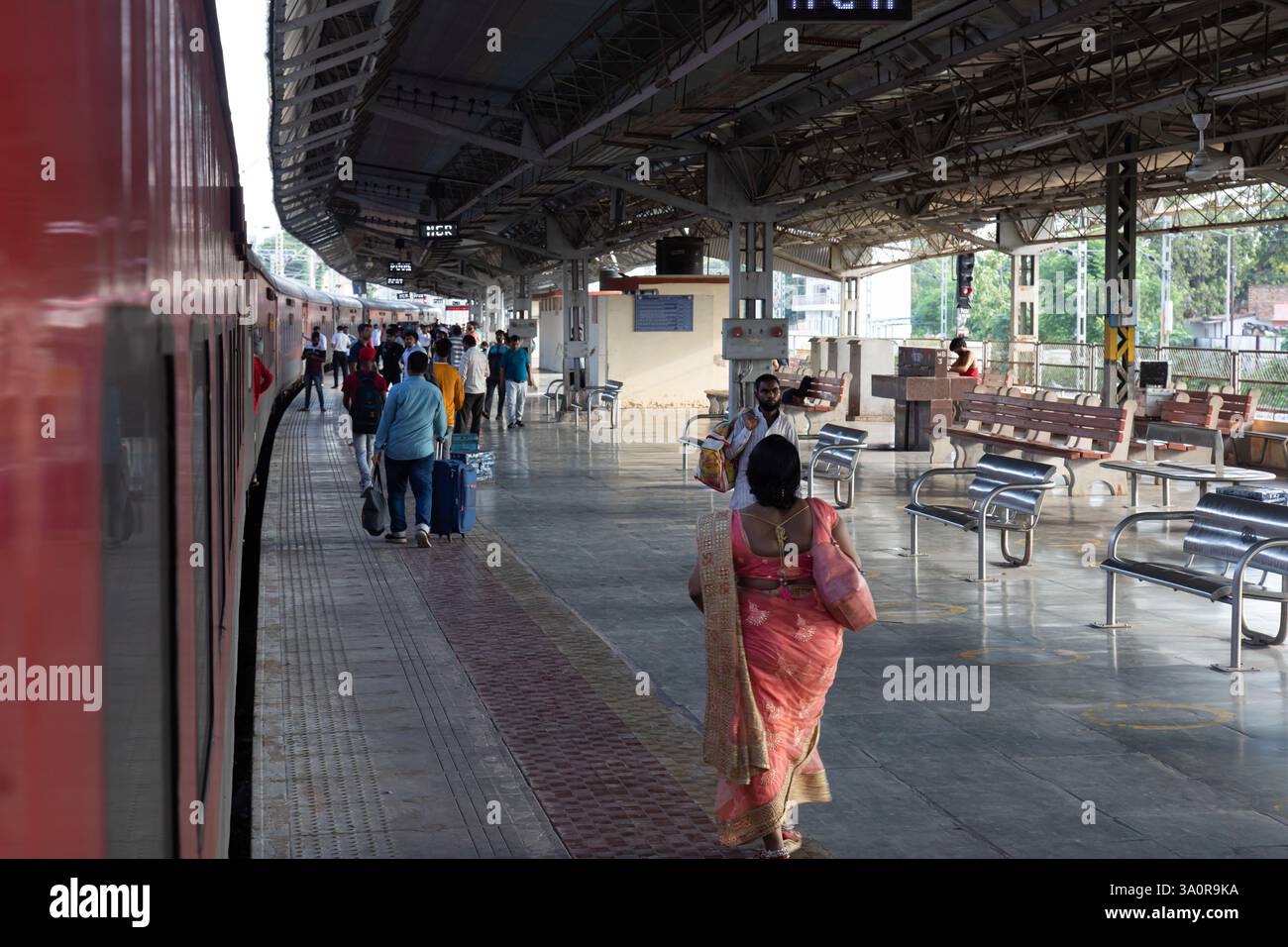 India 8-15-2022: Busy train station with second class coaches. Crowded ...